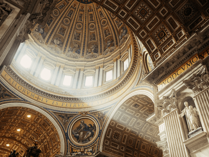 Vatican interior: An inside look at St. Peter's Basilica | Walks Inside ...