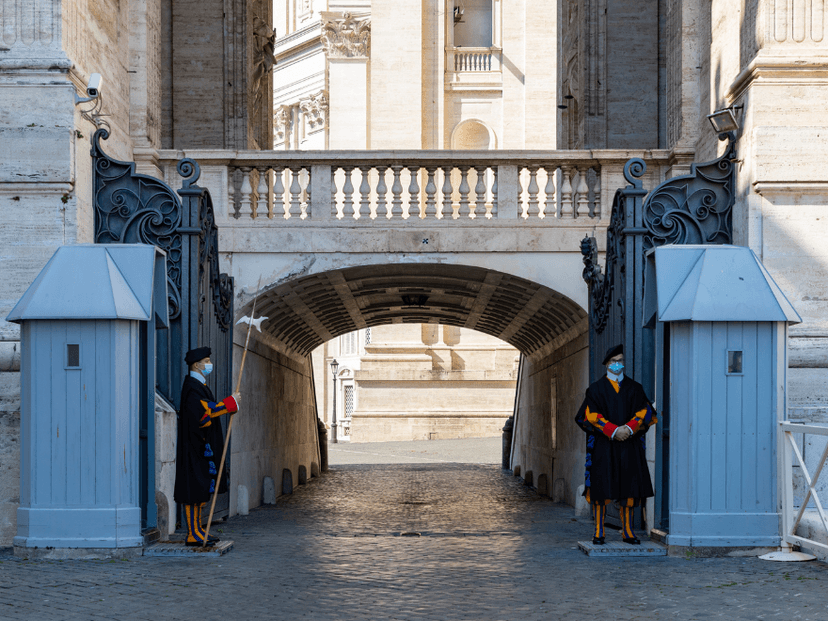 Interesting and fun facts about Vatican City | Walks Inside Rome